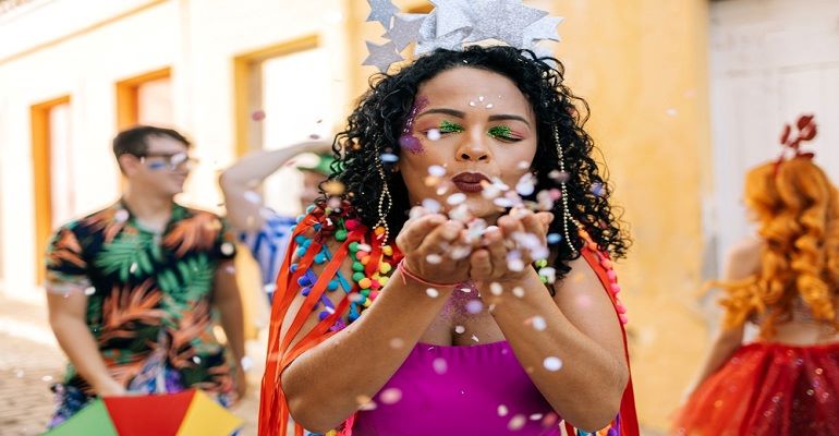 Se prepare para a folia: brindes personalizados para o carnaval