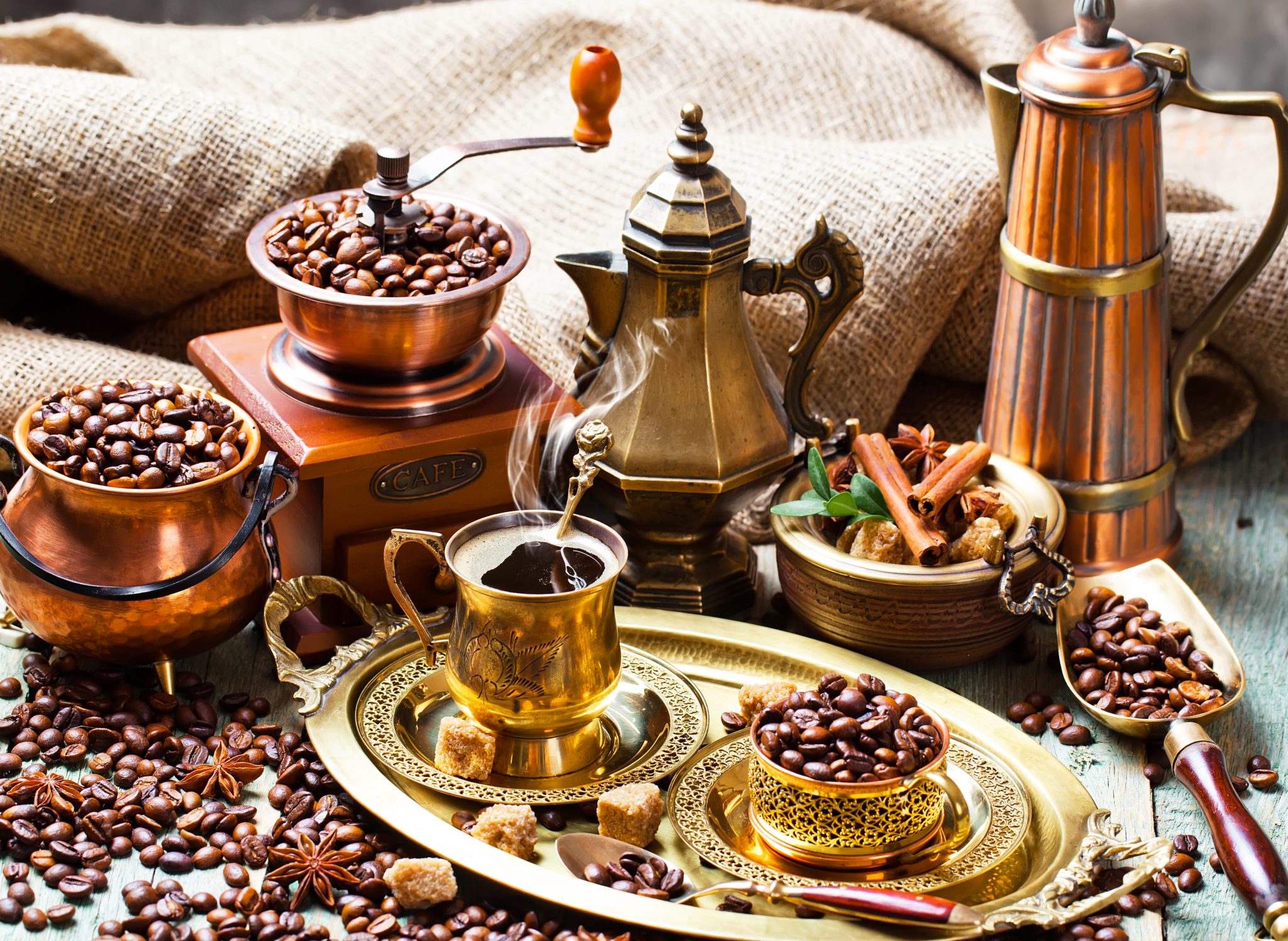 Café Árabe: parte essencial da tradição do Oriente Médio - Food Connection